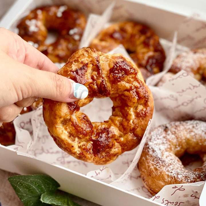 Box of 6 Signature Apple Donuts by Donatzu [In-store Redemption ...
